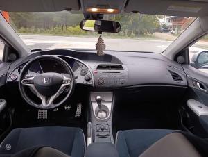 Grey Honda Civic 2008 in Vilnius, with an engine capacity of 1.80 L and mileage of 293 thousand km for 3450 €, photo 23 on AUTOMOTO.COM.LV