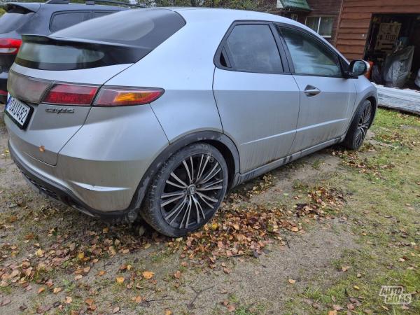 Pelēks Honda Civic 2008 Trakai, ar dzinēja tilpumu 2.20 L un nobraukumu 370 tūkst. km par 1000 €, foto 5 vietnē AUTOMOTO.COM.LV