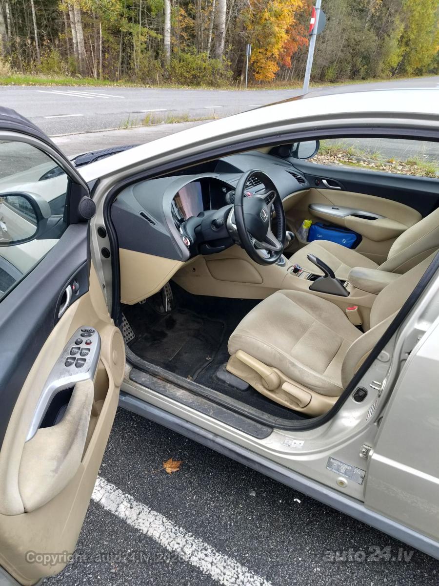 Grey Honda Civic 2008 in Parnu, with an engine capacity of 1.80 L and mileage of 201 thousand km for 2000 €, photo 10 on AUTOMOTO.COM.LV