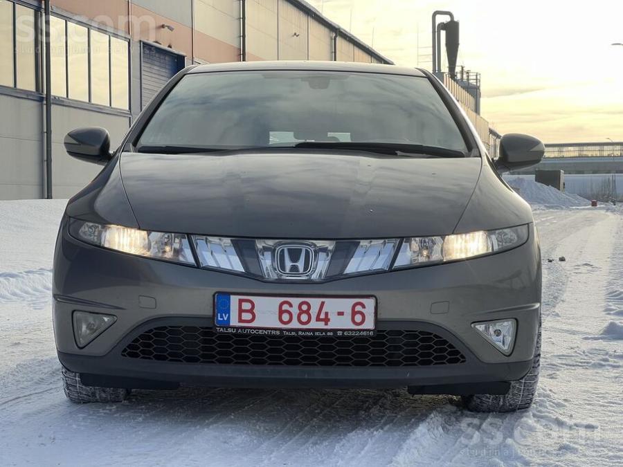 Grey Honda Civic 2009 in Rezekne, with an engine capacity of 2.20 L and mileage of 287 thousand km for 2750 €, photo 1 on AUTOMOTO.COM.LV