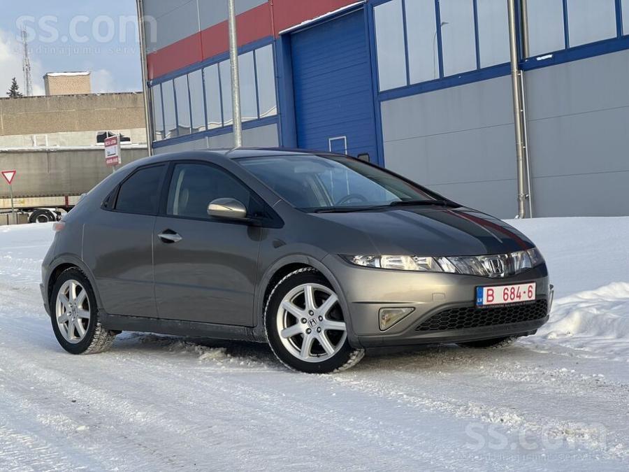 Grey Honda Civic 2009 in Rezekne, with an engine capacity of 2.20 L and mileage of 287 thousand km for 2750 €, photo 3 on AUTOMOTO.COM.LV