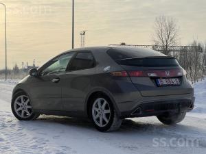 Grey Honda Civic 2009 in Rezekne, with an engine capacity of 2.20 L and mileage of 287 thousand km for 2750 €, photo 4 on AUTOMOTO.COM.LV