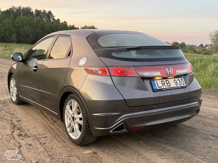Pelēks Honda Civic 2009 Kauņa, ar dzinēja tilpumu 2.20 L un nobraukumu 320 tūkst. km par 1500 €, foto 5 vietnē AUTOMOTO.COM.LV