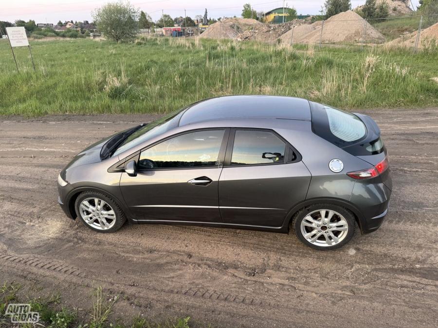 Pelēks Honda Civic 2009 Kauņa, ar dzinēja tilpumu 2.20 L un nobraukumu 320 tūkst. km par 1500 €, foto 6 vietnē AUTOMOTO.COM.LV