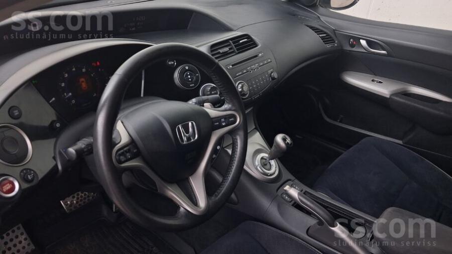 Pelēks Honda Civic 2009 Rīga, ar dzinēja tilpumu 1.80 L un nobraukumu 274 tūkst. km par 3450 €, foto 4 vietnē AUTOMOTO.COM.LV
