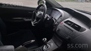 Pelēks Honda Civic 2009 Rīga, ar dzinēja tilpumu 1.80 L un nobraukumu 274 tūkst. km par 3450 €, foto 12 vietnē AUTOMOTO.COM.LV
