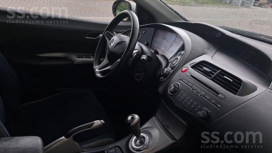 Pelēks Honda Civic 2009 Rīga, ar dzinēja tilpumu 1.80 L un nobraukumu 274 tūkst. km par 3450 €, foto 12 vietnē AUTOMOTO.COM.LV