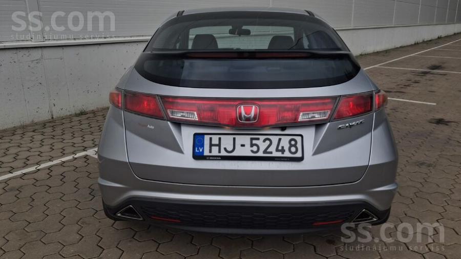 Pelēks Honda Civic 2009 Rīga, ar dzinēja tilpumu 1.80 L un nobraukumu 274 tūkst. km par 3450 €, foto 15 vietnē AUTOMOTO.COM.LV