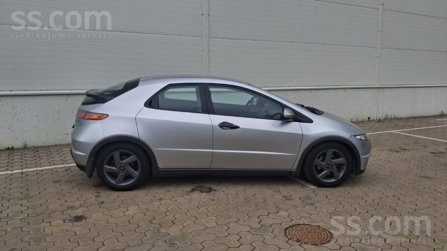 Pelēks Honda Civic 2009 Rīga, ar dzinēja tilpumu 1.80 L un nobraukumu 274 tūkst. km par 3450 €, foto 26 vietnē AUTOMOTO.COM.LV
