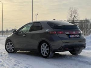Grey Honda Civic 2009 in Rezekne, with an engine capacity of 2.20 L and mileage of 287 thousand km for 2750 €, photo 5 on AUTOMOTO.COM.LV