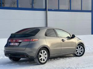 Grey Honda Civic 2009 in Rezekne, with an engine capacity of 2.20 L and mileage of 287 thousand km for 2750 €, photo 6 on AUTOMOTO.COM.LV