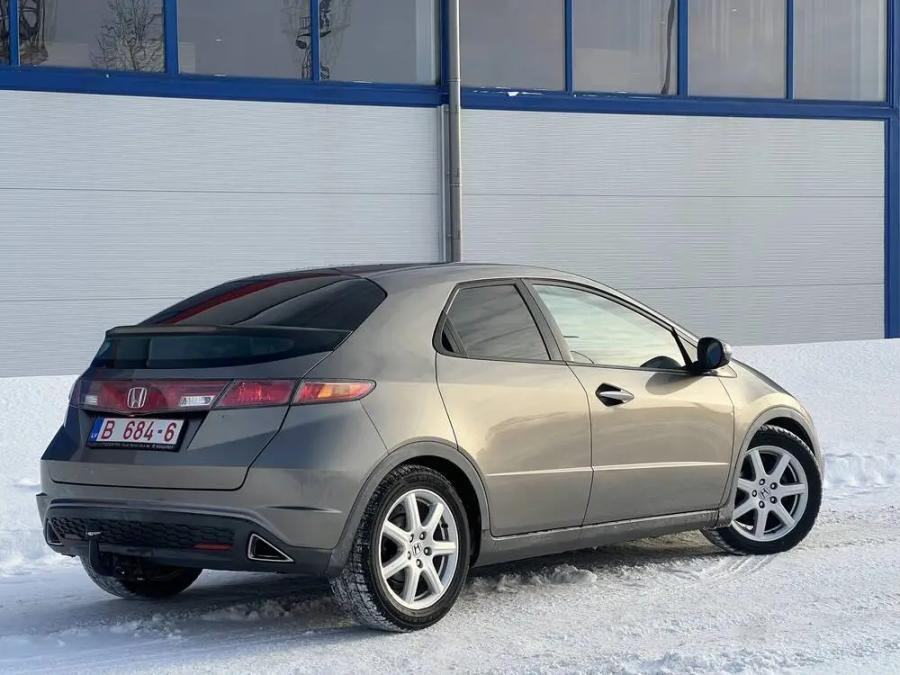 Grey Honda Civic 2009 in Rezekne, with an engine capacity of 2.20 L and mileage of 287 thousand km for 2750 €, photo 6 on AUTOMOTO.COM.LV