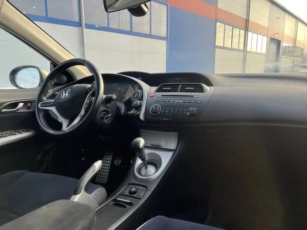 Grey Honda Civic 2009 in Rezekne, with an engine capacity of 2.20 L and mileage of 287 thousand km for 2750 €, photo 7 on AUTOMOTO.COM.LV