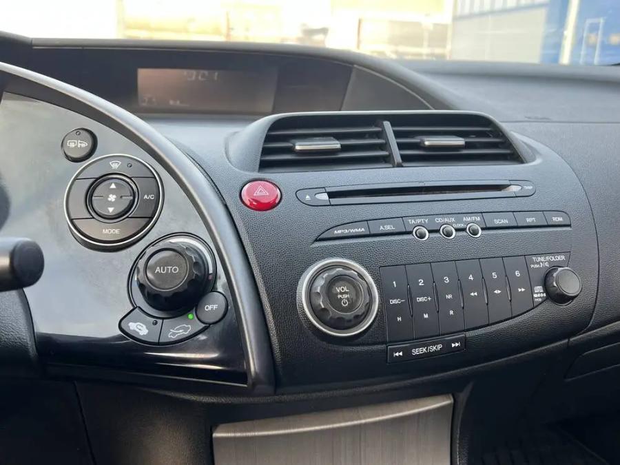 Grey Honda Civic 2009 in Rezekne, with an engine capacity of 2.20 L and mileage of 287 thousand km for 2750 €, photo 10 on AUTOMOTO.COM.LV
