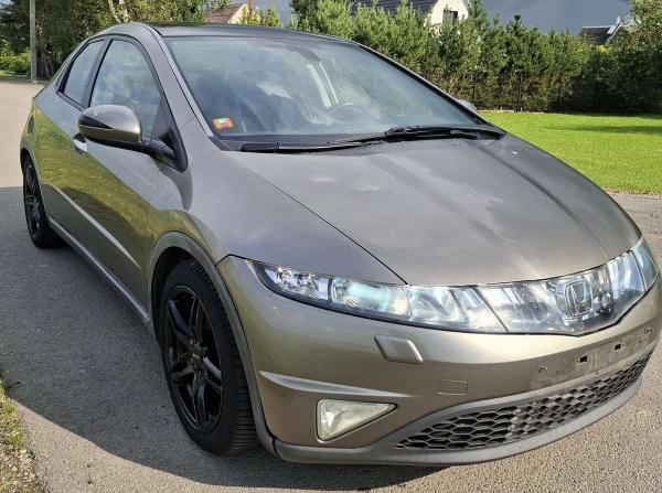 Pelēks Honda Civic 2009 Pakruojis, ar dzinēja tilpumu 2.20 L un nobraukumu 31 tūkst. km par 2250 €, foto 6 vietnē AUTOMOTO.COM.LV