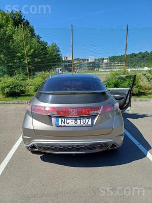 Grey Honda Civic 2009 in Riga, with an engine capacity of 2.20 L and mileage of 0 thousand km for 3500 €, photo 3 on AUTOMOTO.COM.LV