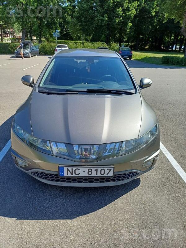 Grey Honda Civic 2009 in Riga, with an engine capacity of 2.20 L and mileage of 0 thousand km for 3500 €, photo 3 on AUTOMOTO.COM.LV