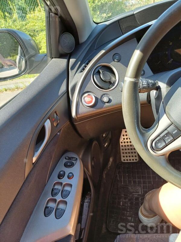 Grey Honda Civic 2009 in Riga, with an engine capacity of 2.20 L and mileage of 0 thousand km for 3500 €, photo 5 on AUTOMOTO.COM.LV