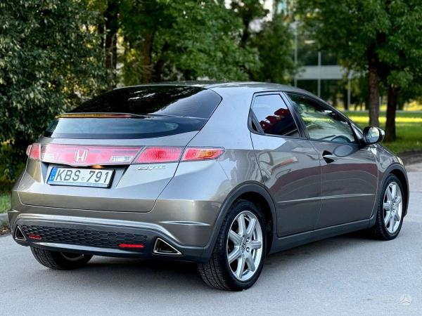 Pelēks Honda Civic 2009 Kauņa, ar dzinēja tilpumu 2.20 L un nobraukumu 324 tūkst. km par 2500 €, foto 3 vietnē AUTOMOTO.COM.LV