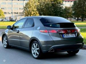 Grey Honda Civic 2009 in Kaunas, with an engine capacity of 2.20 L and mileage of 324 thousand km for 2500 €, photo 5 on AUTOMOTO.COM.LV