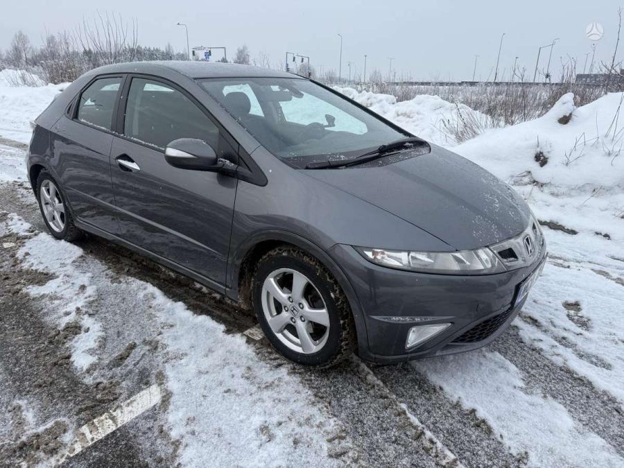 Grey Honda Civic 2010 in Vilnius, with an engine capacity of 1.40 L and mileage of 180 thousand km for 3390 €, photo 1 on AUTOMOTO.COM.LV