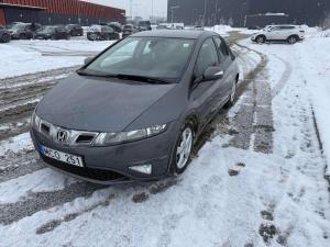 Grey Honda Civic 2010 in Vilnius, with an engine capacity of 1.40 L and mileage of 180 thousand km for 3390 €, photo 3 on AUTOMOTO.COM.LV