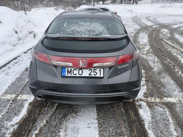 Grey Honda Civic 2010 in Vilnius, with an engine capacity of 1.40 L and mileage of 180 thousand km for 3390 €, photo 5 on AUTOMOTO.COM.LV
