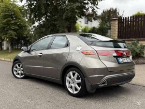 Grey Honda Civic 2010 in Vilnius, with an engine capacity of 1.80 L and mileage of 225 thousand km for 3450 €, photo 3 on AUTOMOTO.COM.LV
