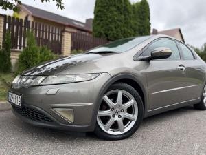 Grey Honda Civic 2010 in Vilnius, with an engine capacity of 1.80 L and mileage of 225 thousand km for 3450 €, photo 6 on AUTOMOTO.COM.LV