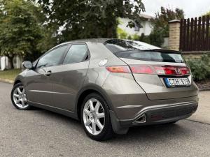 Grey Honda Civic 2010 in Vilnius, with an engine capacity of 1.80 L and mileage of 225 thousand km for 3450 €, photo 12 on AUTOMOTO.COM.LV