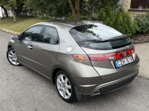 Grey Honda Civic 2010 in Vilnius, with an engine capacity of 1.80 L and mileage of 225 thousand km for 3450 €, photo 13 on AUTOMOTO.COM.LV