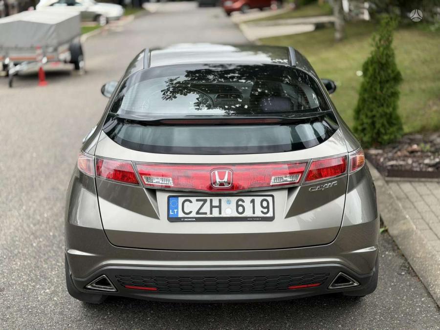 Grey Honda Civic 2010 in Vilnius, with an engine capacity of 1.80 L and mileage of 225 thousand km for 3450 €, photo 14 on AUTOMOTO.COM.LV