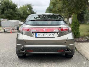 Grey Honda Civic 2010 in Vilnius, with an engine capacity of 1.80 L and mileage of 225 thousand km for 3450 €, photo 15 on AUTOMOTO.COM.LV
