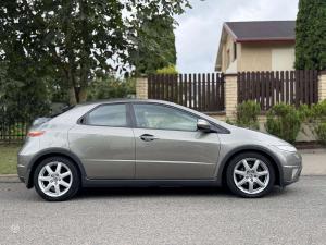 Grey Honda Civic 2010 in Vilnius, with an engine capacity of 1.80 L and mileage of 225 thousand km for 3450 €, photo 21 on AUTOMOTO.COM.LV