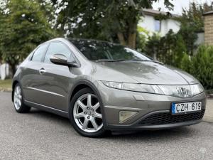 Grey Honda Civic 2010 in Vilnius, with an engine capacity of 1.80 L and mileage of 225 thousand km for 3450 €, photo 25 on AUTOMOTO.COM.LV