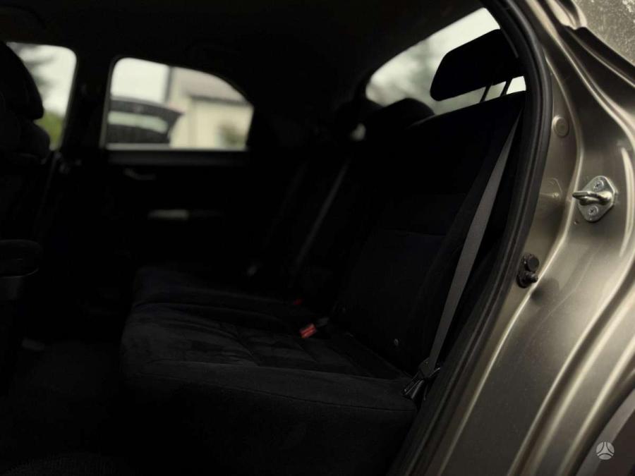 Grey Honda Civic 2010 in Vilnius, with an engine capacity of 1.80 L and mileage of 225 thousand km for 3450 €, photo 35 on AUTOMOTO.COM.LV