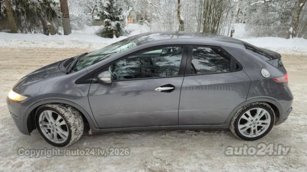 Grey Honda Civic 2011 in Tallinn, with an engine capacity of 1.80 L and mileage of 76 thousand km for 4900 €, photo 3 on AUTOMOTO.COM.LV