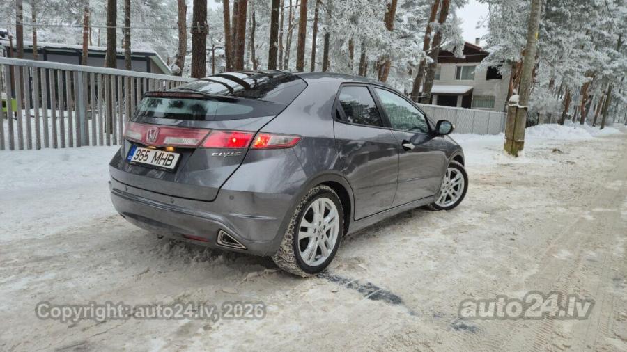 Pelēks Honda Civic 2011 Tallina, ar dzinēja tilpumu 1.80 L un nobraukumu 76 tūkst. km par 4900 €, foto 4 vietnē AUTOMOTO.COM.LV
