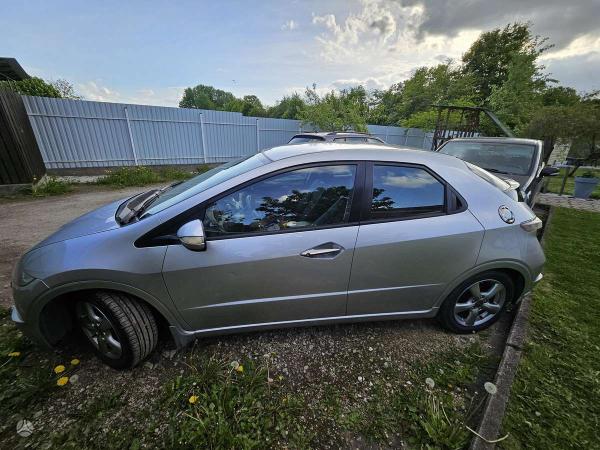 Grey Honda Civic 2011 in Kaunas, with an engine capacity of 1.33 L and mileage of 234 thousand km for 3450 €, photo 2 on AUTOMOTO.COM.LV
