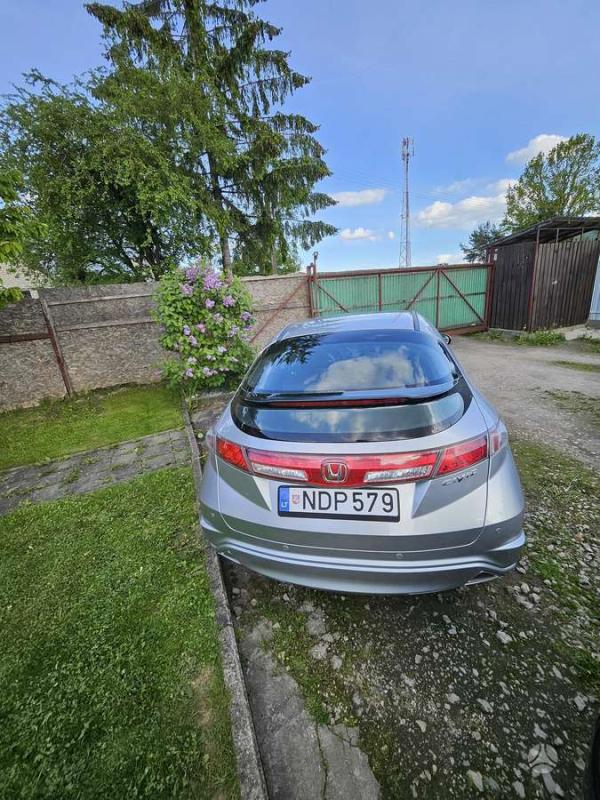 Grey Honda Civic 2011 in Kaunas, with an engine capacity of 1.33 L and mileage of 234 thousand km for 3450 €, photo 3 on AUTOMOTO.COM.LV