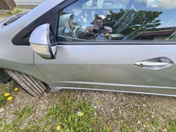 Grey Honda Civic 2011 in Kaunas, with an engine capacity of 1.33 L and mileage of 234 thousand km for 3450 €, photo 8 on AUTOMOTO.COM.LV