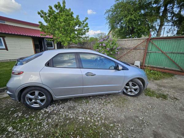 Grey Honda Civic 2011 in Kaunas, with an engine capacity of 1.33 L and mileage of 234 thousand km for 3450 €, photo 9 on AUTOMOTO.COM.LV