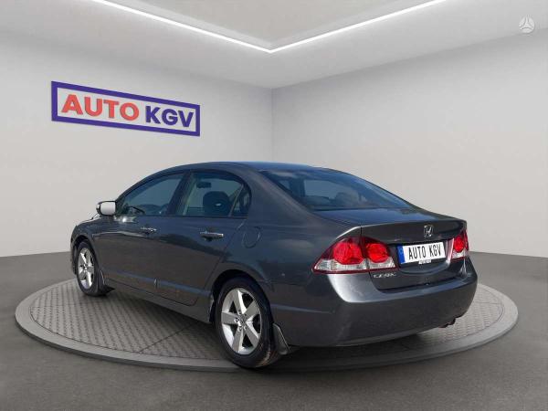Grey Honda Civic 2011 in Vilnius, with an engine capacity of 1.80 L and mileage of 206 thousand km for 3999 €, photo 4 on AUTOMOTO.COM.LV