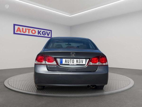 Grey Honda Civic 2011 in Vilnius, with an engine capacity of 1.80 L and mileage of 206 thousand km for 3999 €, photo 5 on AUTOMOTO.COM.LV