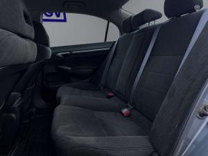 Grey Honda Civic 2011 in Vilnius, with an engine capacity of 1.80 L and mileage of 206 thousand km for 3999 €, photo 12 on AUTOMOTO.COM.LV