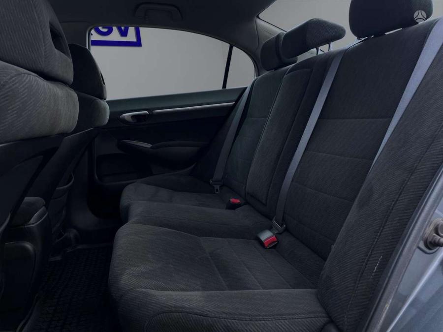 Grey Honda Civic 2011 in Vilnius, with an engine capacity of 1.80 L and mileage of 206 thousand km for 3999 €, photo 12 on AUTOMOTO.COM.LV