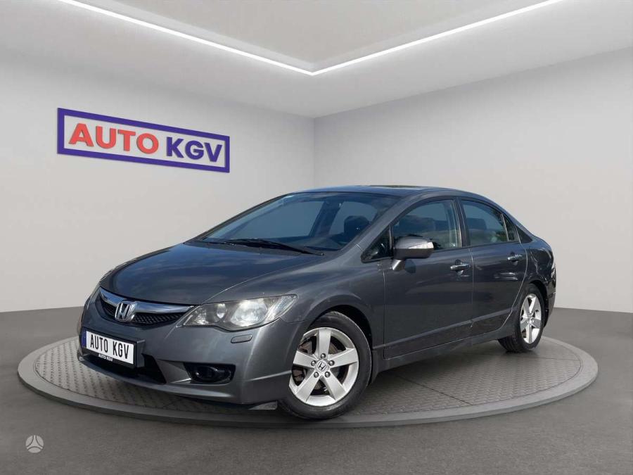 Grey Honda Civic 2011 in Vilnius, with an engine capacity of 1.80 L and mileage of 206 thousand km for 3999 €, photo 1 on AUTOMOTO.COM.LV