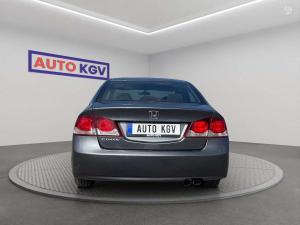 Grey Honda Civic 2011 in Vilnius, with an engine capacity of 1.80 L and mileage of 206 thousand km for 3999 €, photo 5 on AUTOMOTO.COM.LV