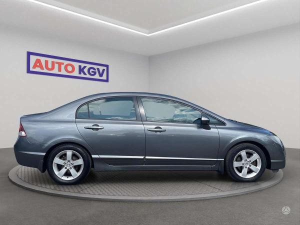 Pelēks Honda Civic 2011 Viļņa, ar dzinēja tilpumu 1.80 L un nobraukumu 206 tūkst. km par 3999 €, foto 7 vietnē AUTOMOTO.COM.LV