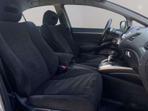 Grey Honda Civic 2011 in Vilnius, with an engine capacity of 1.80 L and mileage of 206 thousand km for 3999 €, photo 9 on AUTOMOTO.COM.LV